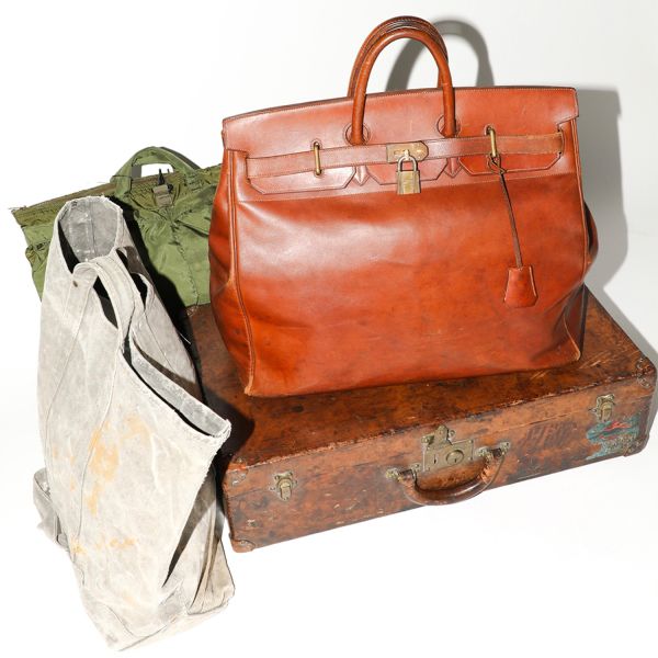 ReSee - Authentic & Vintage Fashions's First Reseller